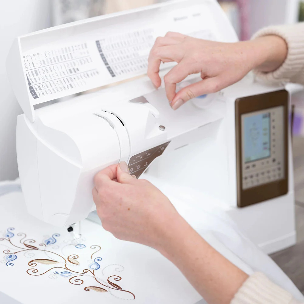 HUSQVARNA VIKING DESIGNER TOPAZ 50 Sewing and Embroidery Machine