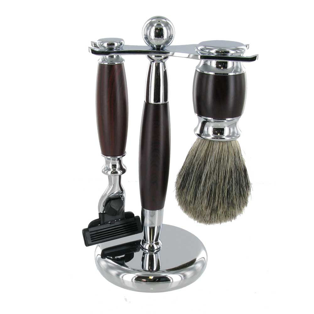 Traditional Shaving Set. Features razor and badger brush