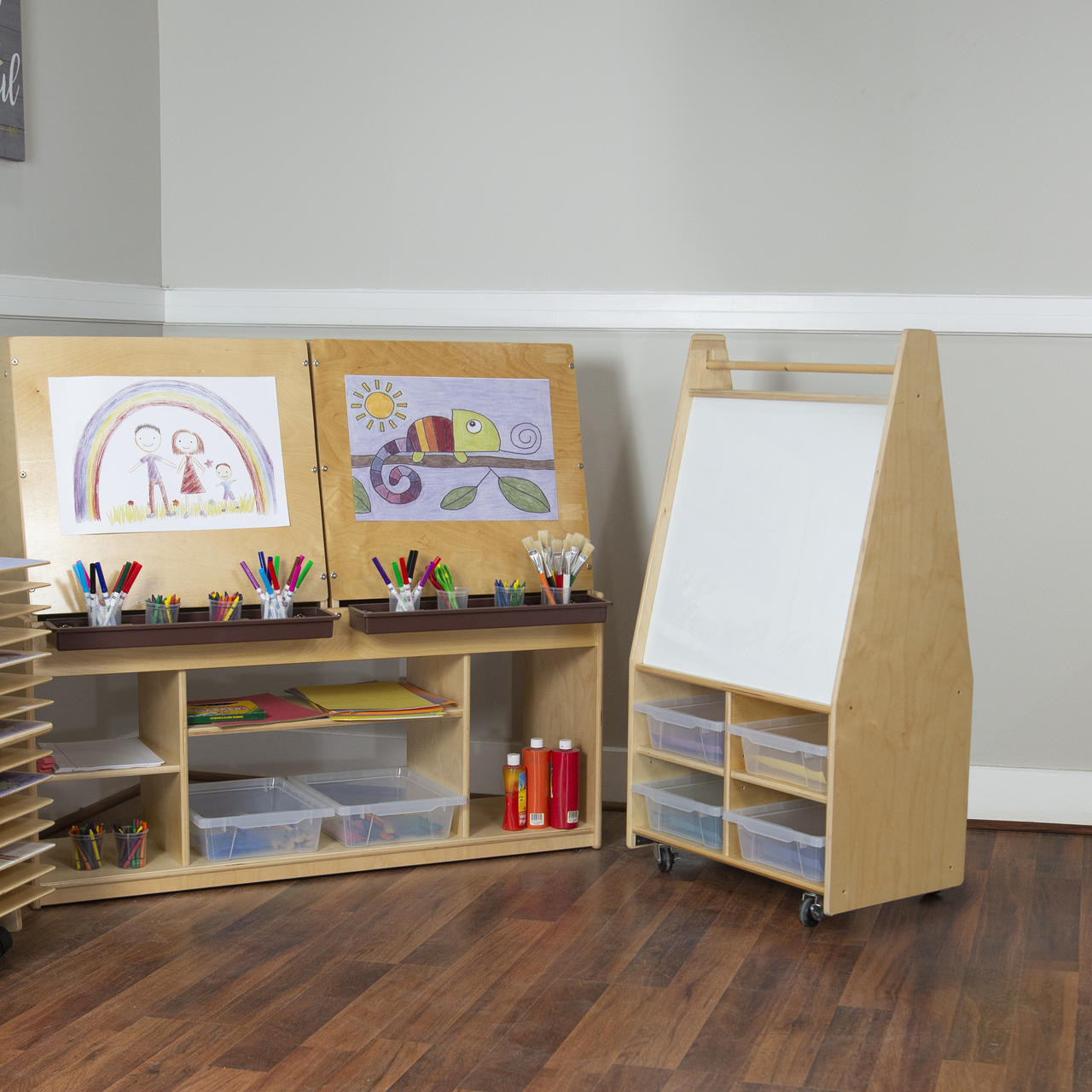 Wood Designs WD95411 Magnetic Art Center with 4 Clear Trays ...