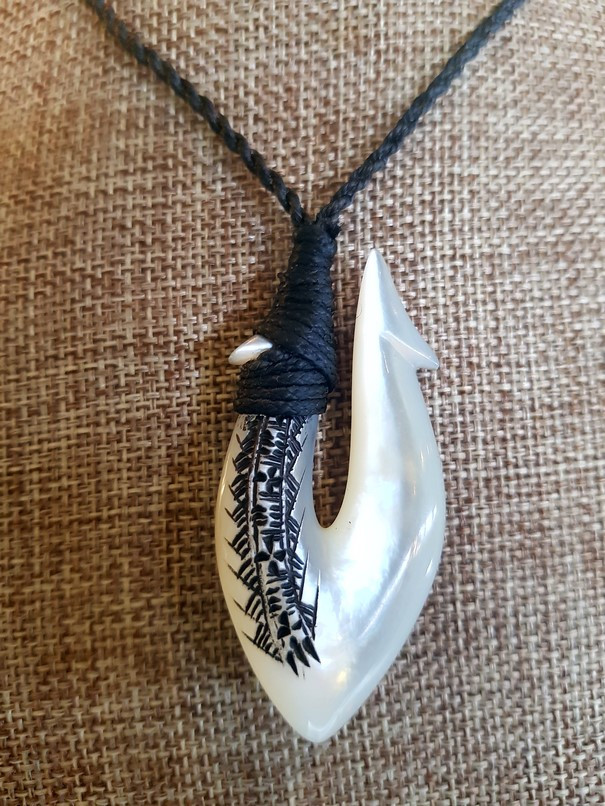 Carved Shell Hook BRPS374 - Janet's
