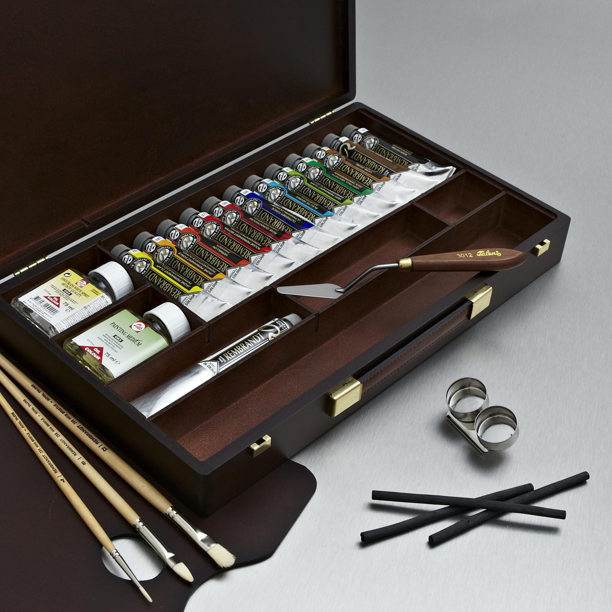 A Selection of Luxury Gift Ideas for Painters This Christmas - Cass Art