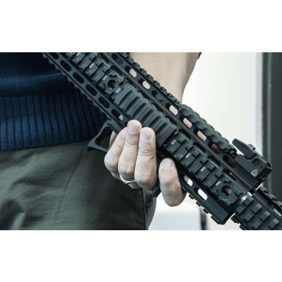 UTG ULTRA SLIM ANGLED FOREGRIP, PICATINNY, MATTE BLACK, MT-AFGP01