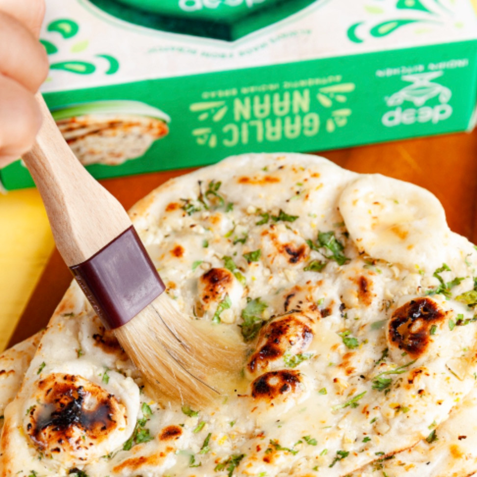 DEEP INDIAN KITCHEN Garlic Naan