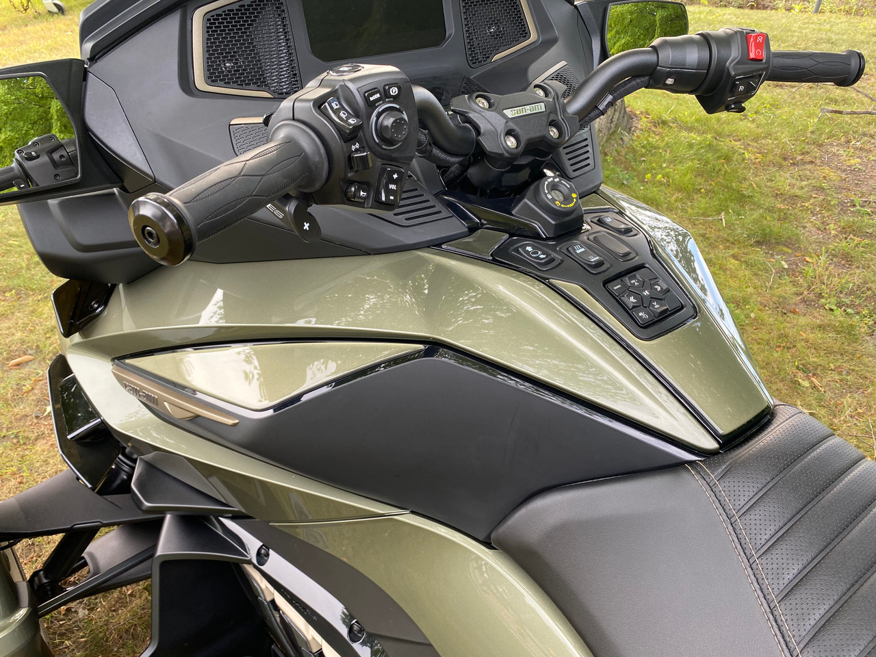 RT 2020 and up - Upper Side Panels Protection (2 pcs) Color Match ...
