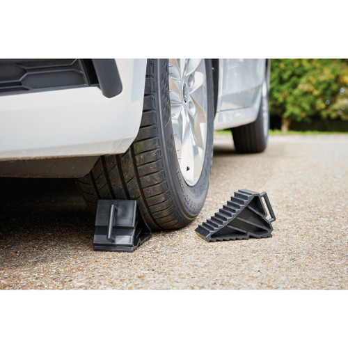 Plastic Wheel Chocks (Pair) (20212) | Draper Tools