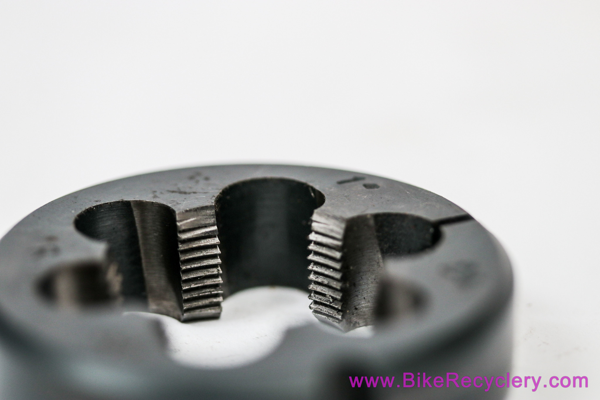 VAR 39 Fork Die: 1" x 24 tpi ISO / JIS / English - Steerer Threading ...