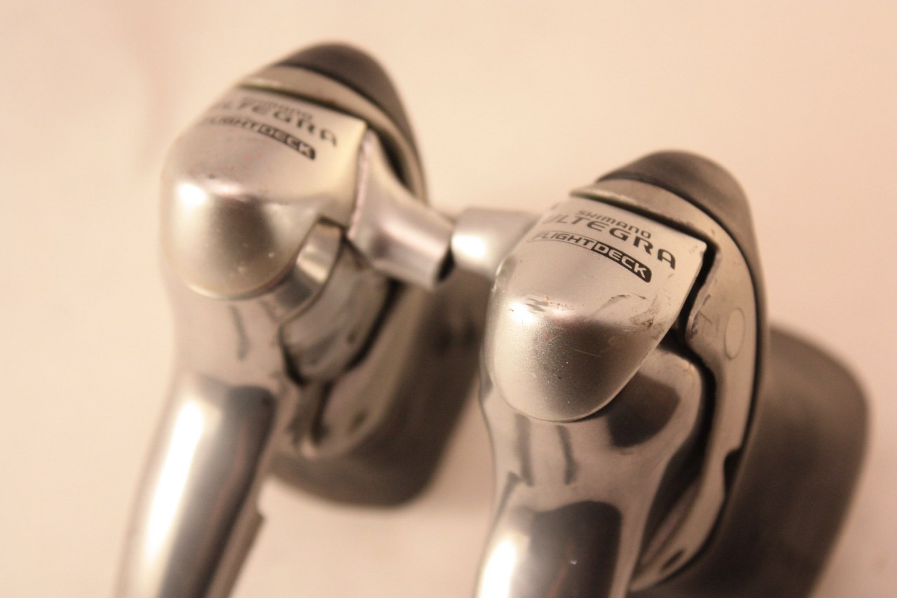 Shimano Ultegra ST-6501 STI Shifter Set: 9-speed
