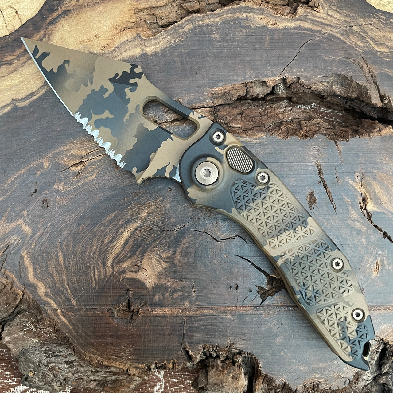 Microtech Borka Stitch Auto Se Coyote Camo Serrated Signature Series