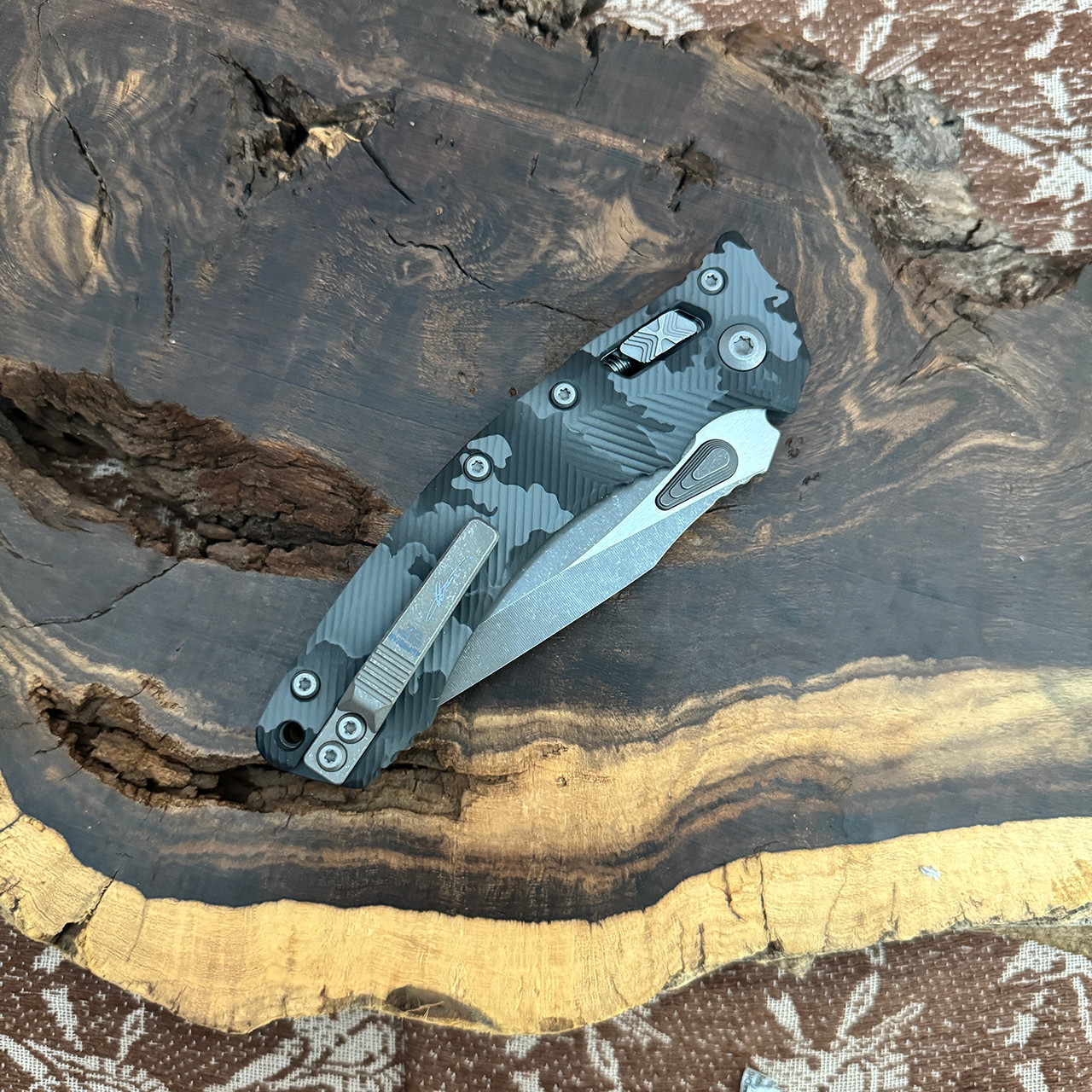 Microtech Amphibian Ram Lok Se Fluted Urban Camo Aluminum Apocalyptic