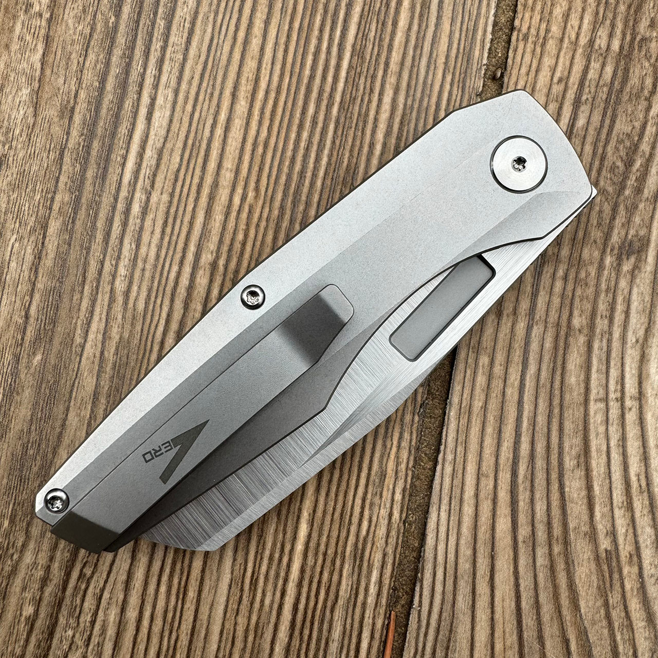 Vero Engineering Axon Liner Lock Stonewashed Titanium Handle Belt Satin ...