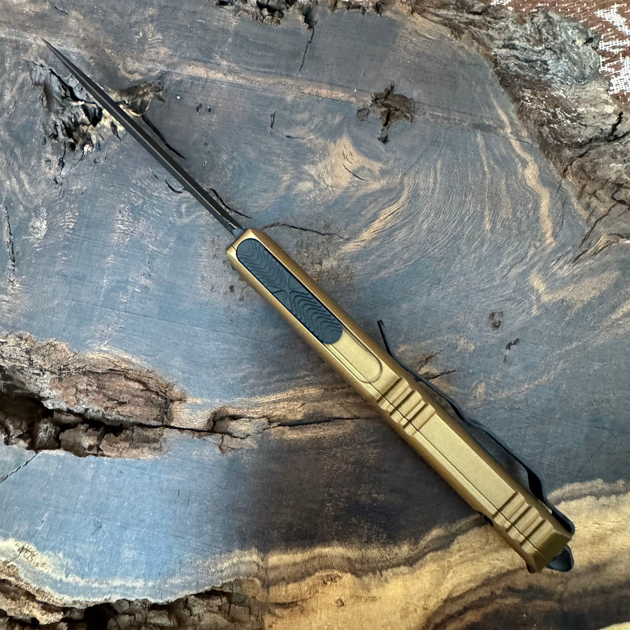 Microtech UTX-85 D/E Tan Standard 232-1TA | American Edge Knives