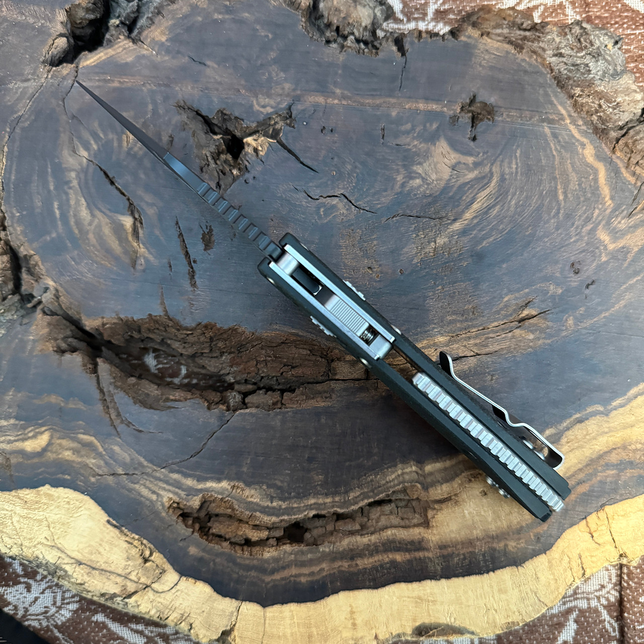 Microtech Borka Stitch Ram Lok Se Fluted Black G 10 Black Serrated