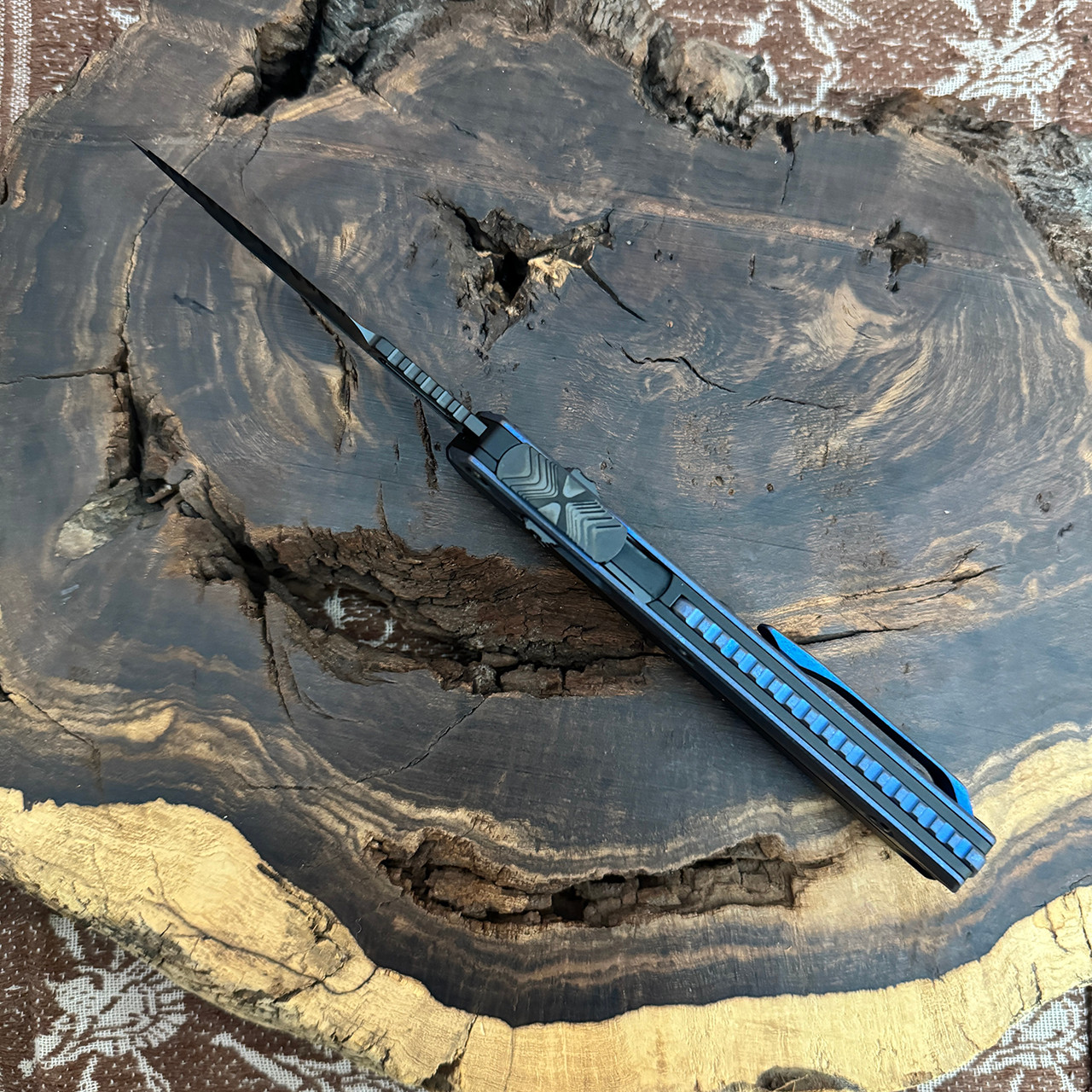 Microtech Glykon Bayonet Blurple Ti Accents DLC Serrated Blade DLC ...