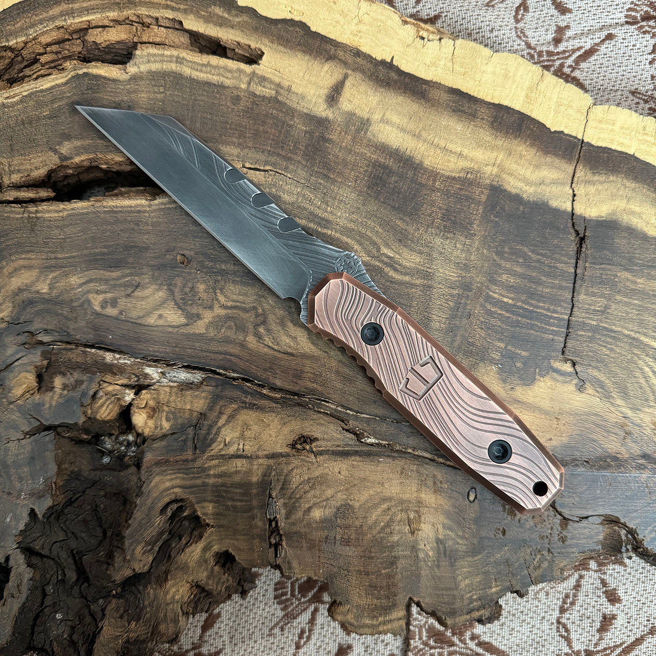 Blackside Customs Americana Fixed Blade Beskar Finished Copper Handle ...