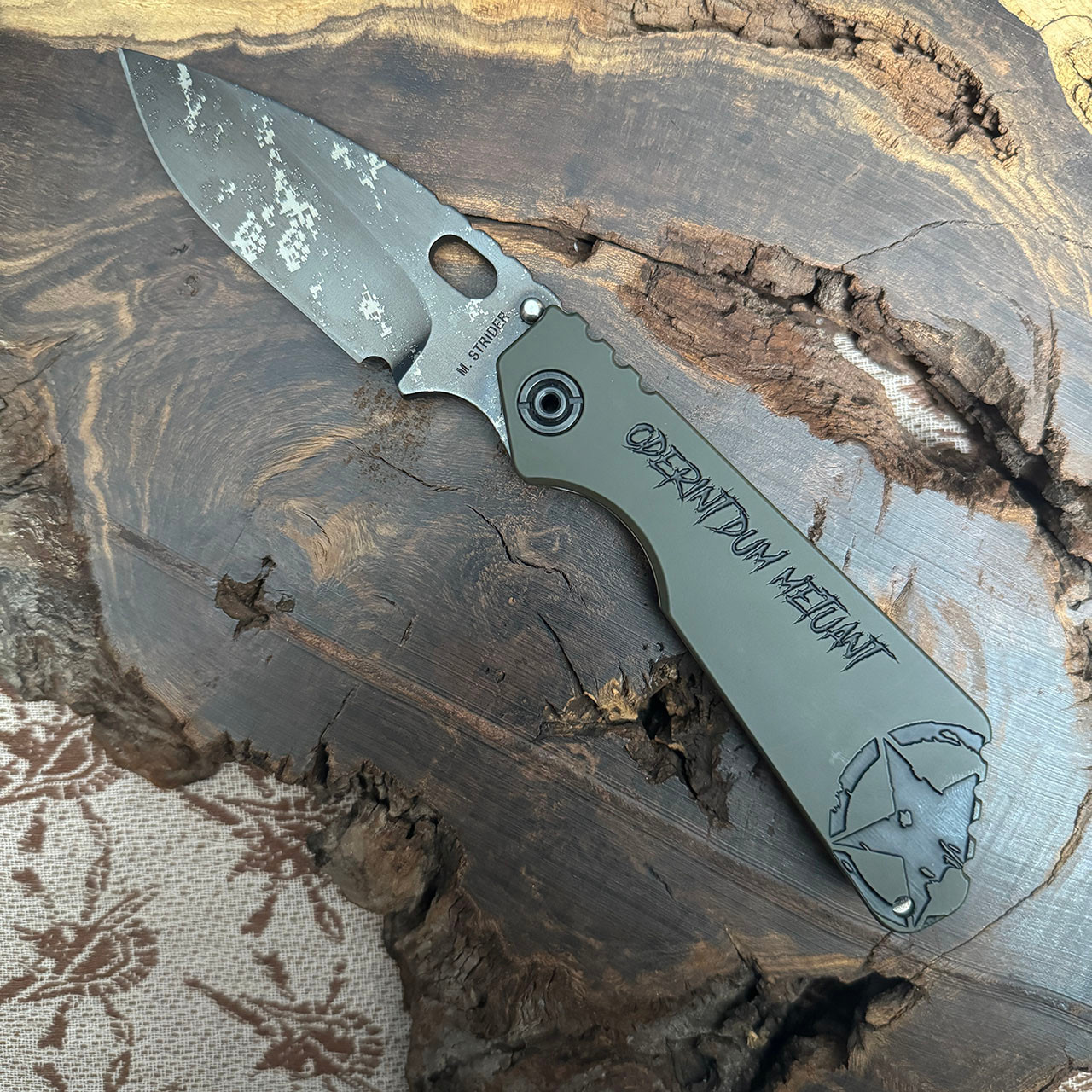 Strider Knives Logo