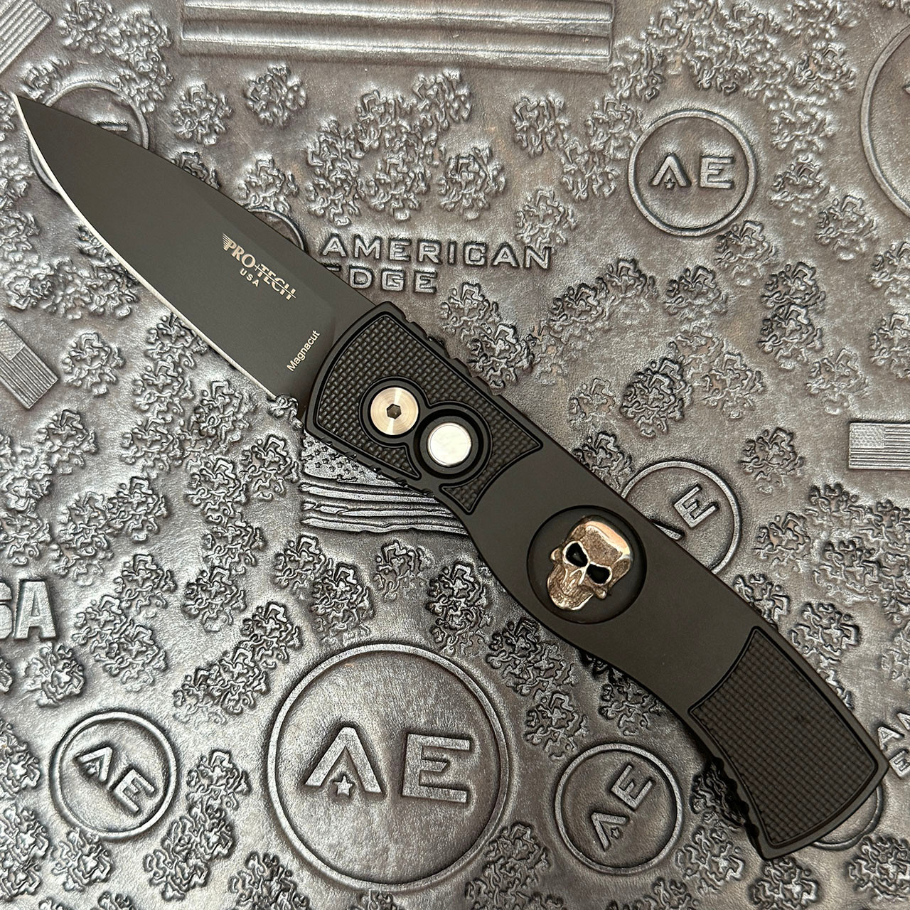 Pro Tech Tr 2 Skull Auto Black Handle Wtextured Corners Dlc Black