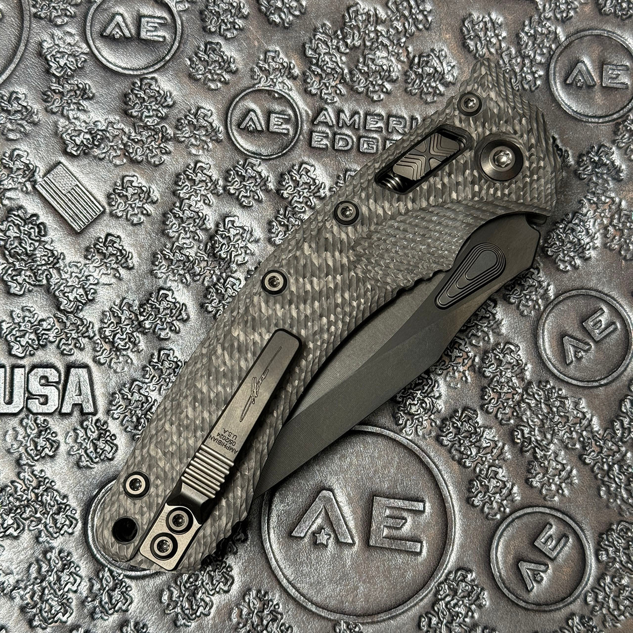 Microtech Amphibian Ram Lok Se Fluted Carbon Fiber Dlc Serrated Dlc