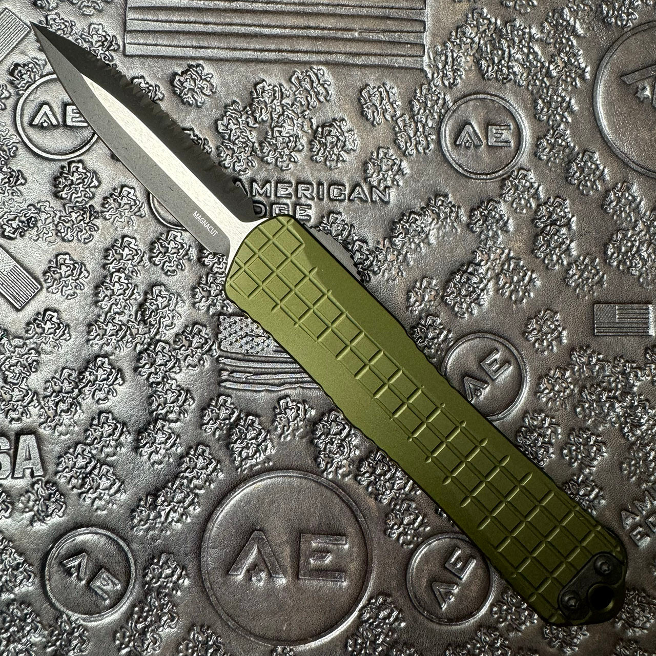 Heretic Knives Manticore E De Od Green Frag Handle Two Tone Serrated