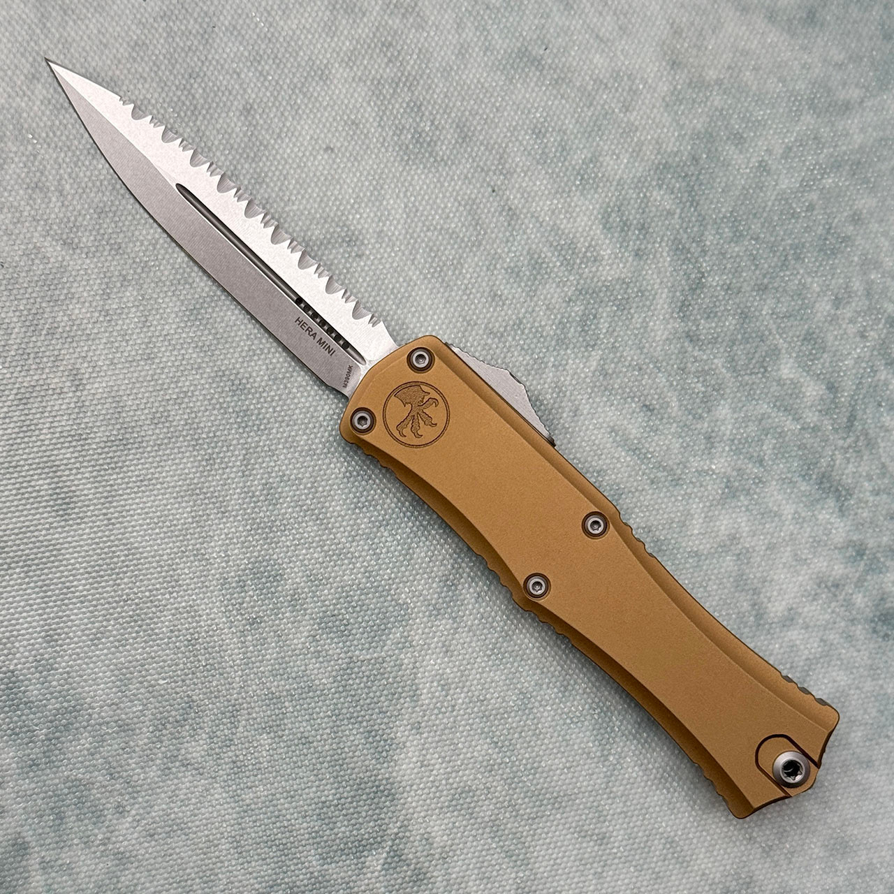 Microtech Hera II Mini D/E Tan Stonewash Full Serrated 1702M-12TA ...