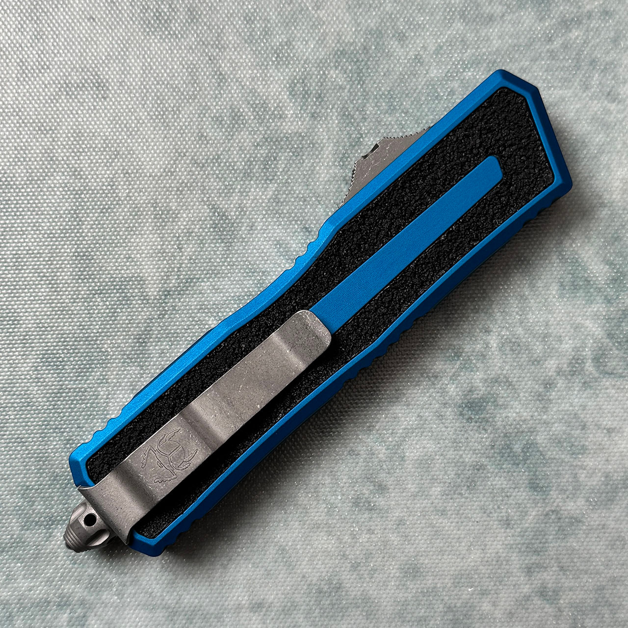 Microtech Scarab II Generation III D/E Blue Apocalyptic Full Serrated ...