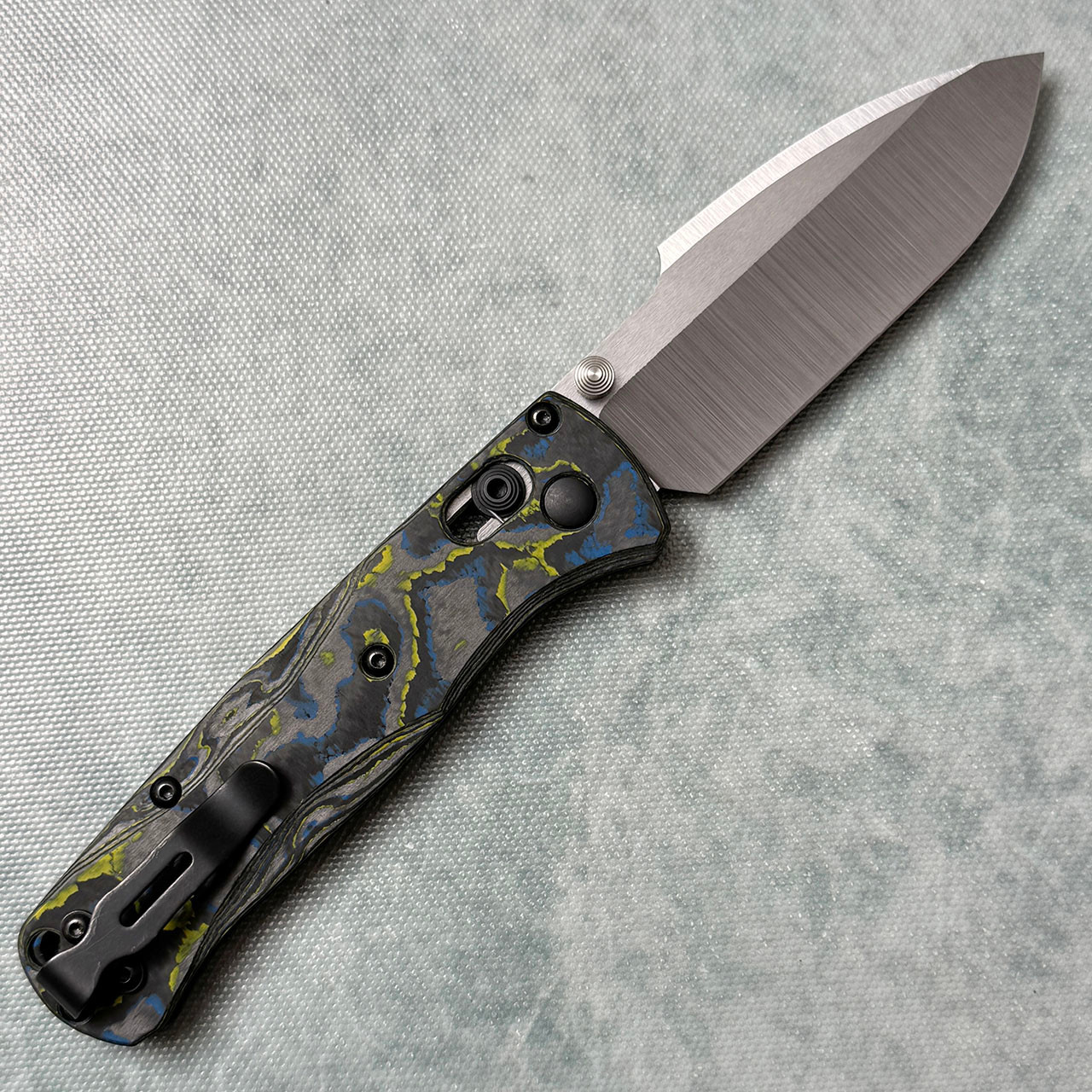 Bugout Transparent Knives Reblade Axis Lock Bolts Camo Carbon Handles ...