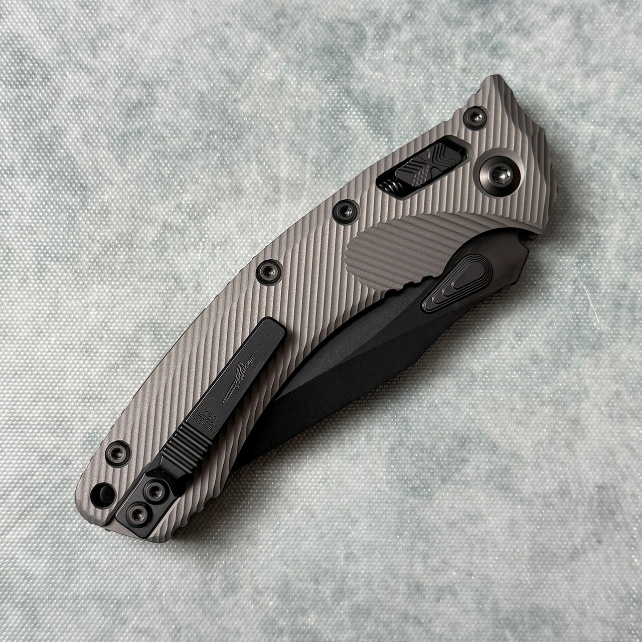 Microtech Amphibian RAM-LOK S/E Fluted Natural Clear DLC Standard DLC ...