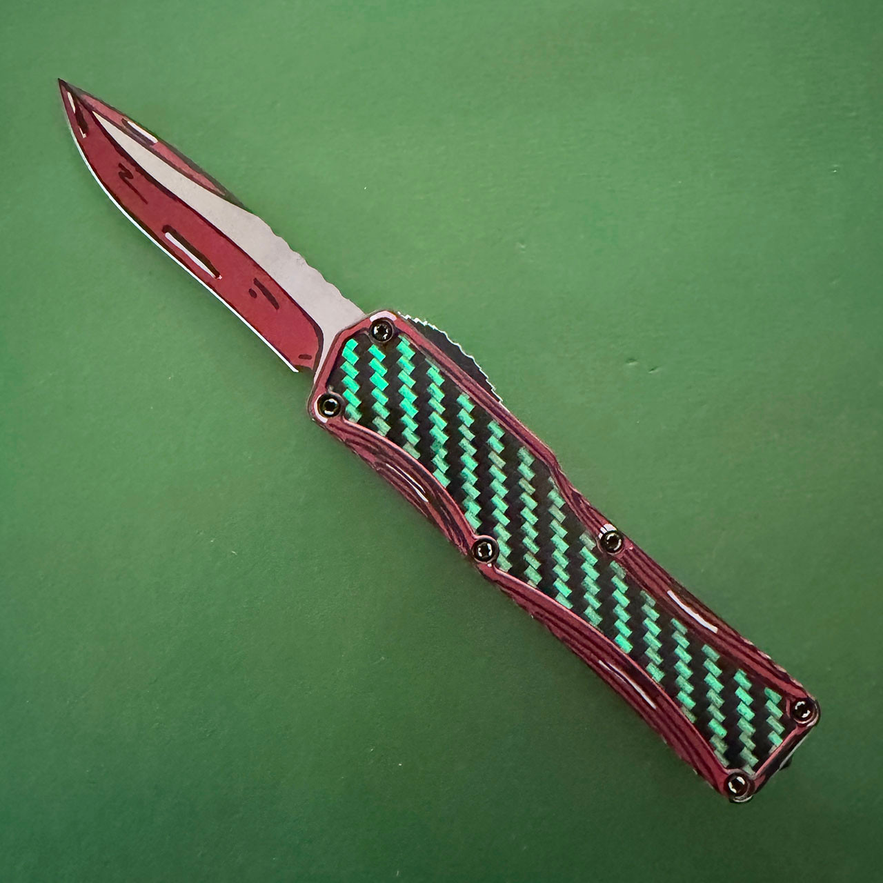 Heretic Knives Colossus Recurve Red Cel Shading Glow Carbon Fiber Inlay H042-CS-RD/GLO ...