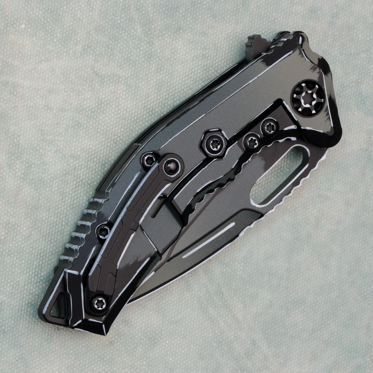 Heretic Knives Medusa Manual Tanto Gray Cel Shading W Black Grip Tape