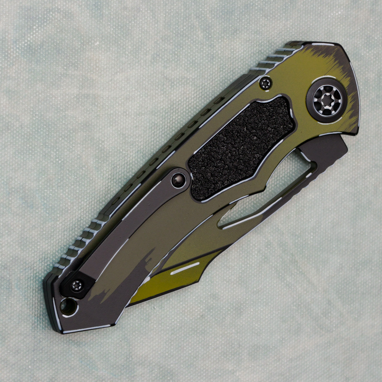 Heretic Knives Pariah Manual Button Lock S/E OD Green Cel Shading ...
