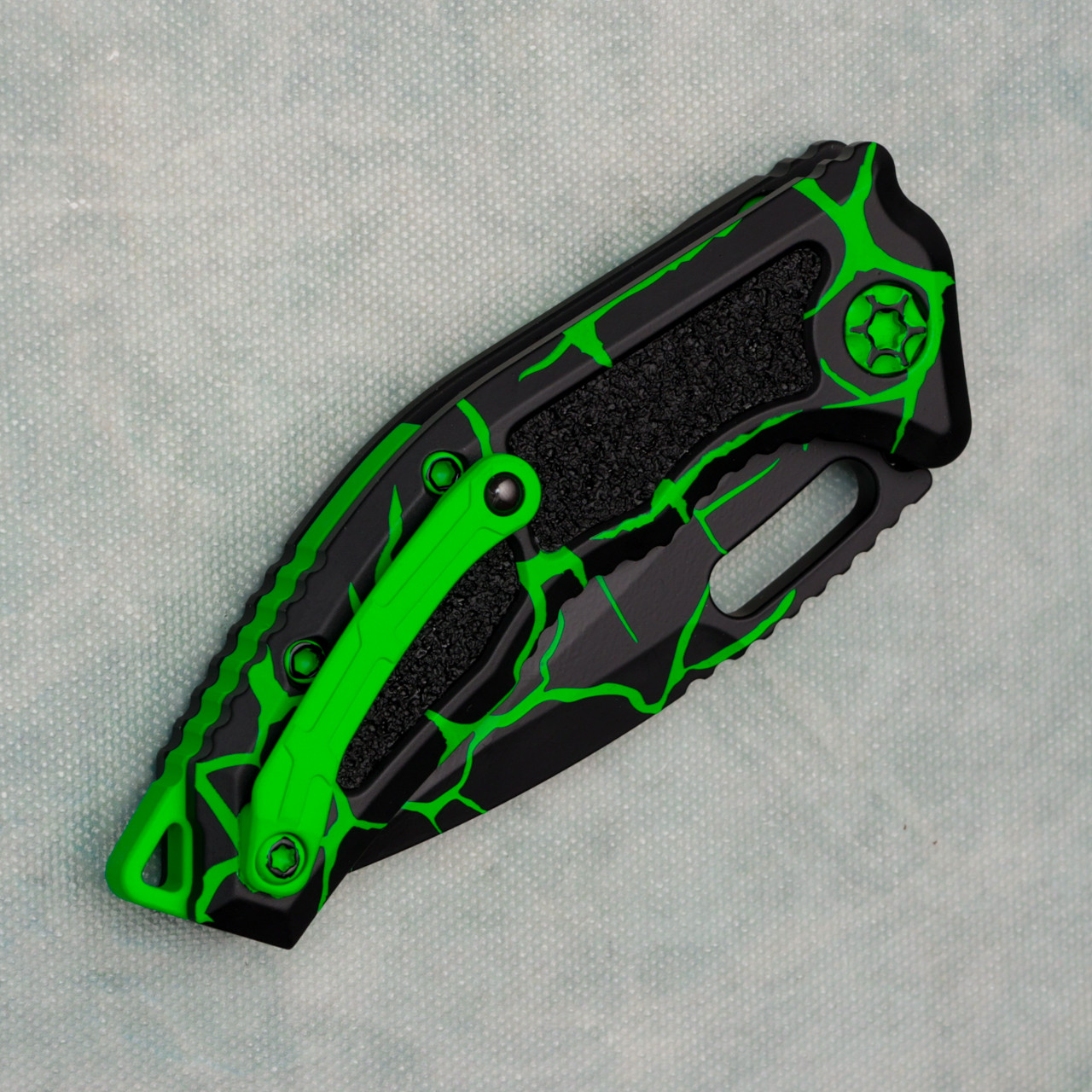 Heretic Knives Medusa Auto Recurve Tanto UV Toxic Magma w/ Black Grip ...