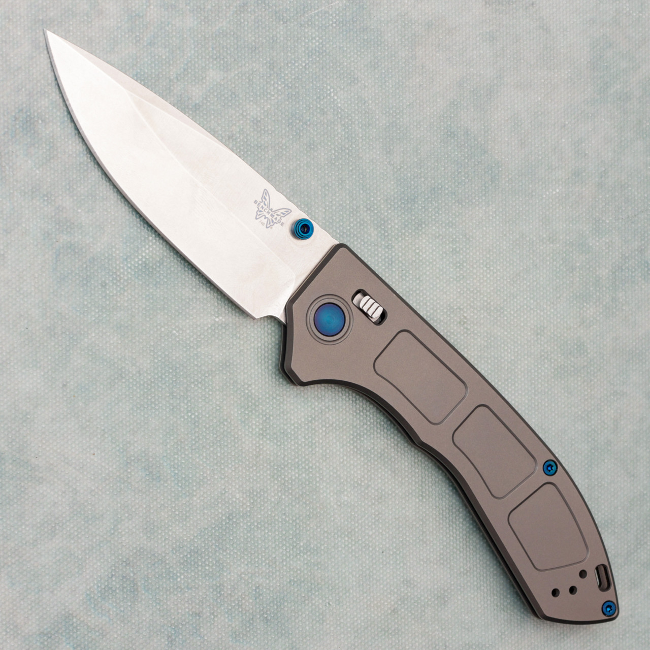 Benchmade Narrows Axis Lock Titanium Handle Satin M390 Blade (Salesman ...