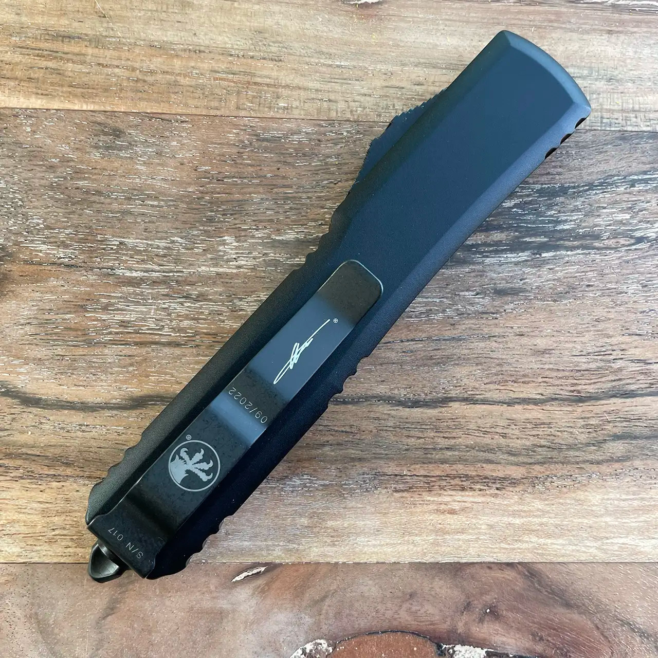 Microtech Ultratech Spartan Black DLC Standard DLC Hardware Signature ...