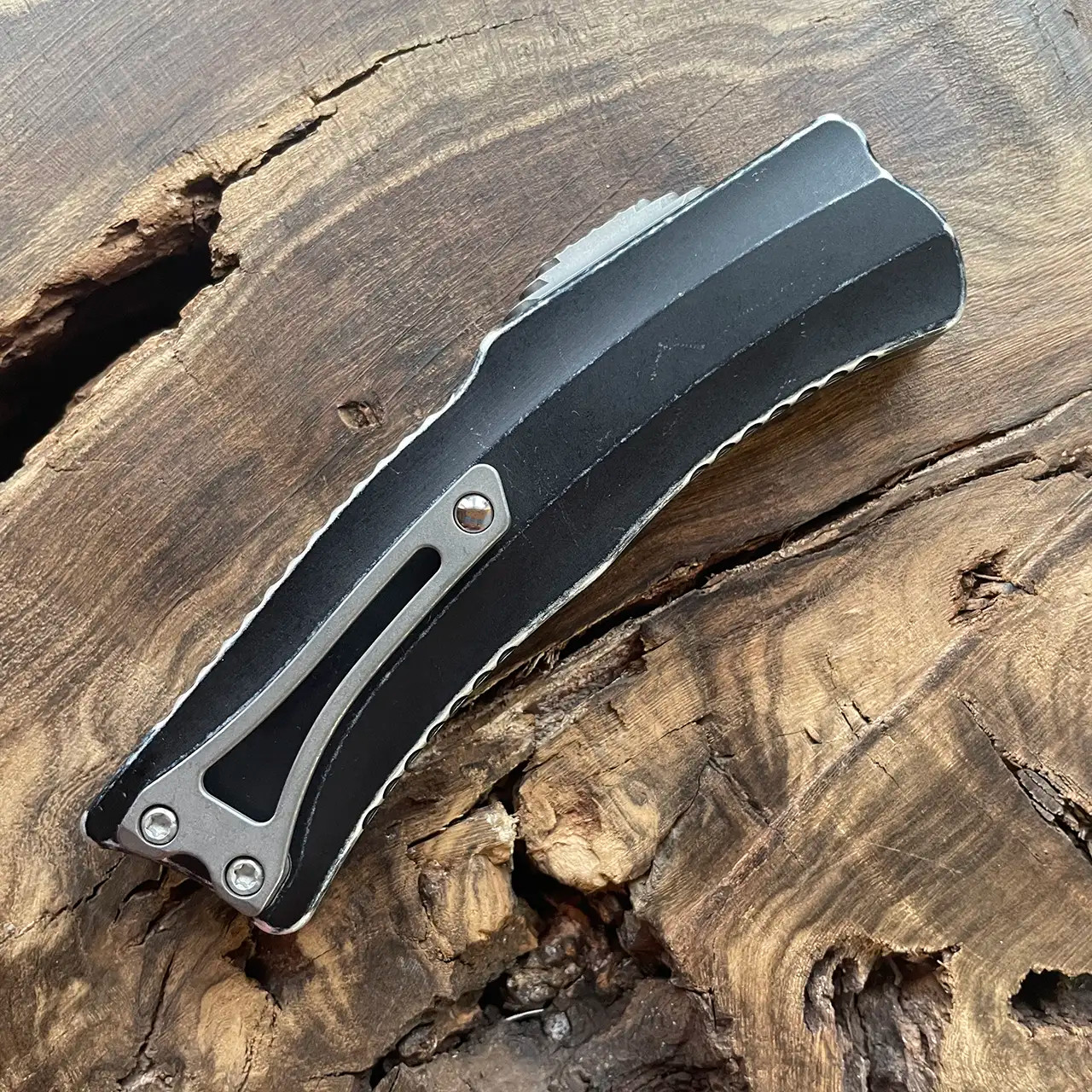 Heretic Knives Roc Curved Otf Battlworn Black Handle Battleworn
