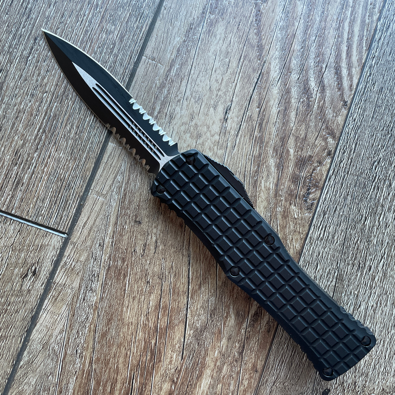 Microtech Hera D/E Tactical Frag Handle Black Serrated Signature Series ...