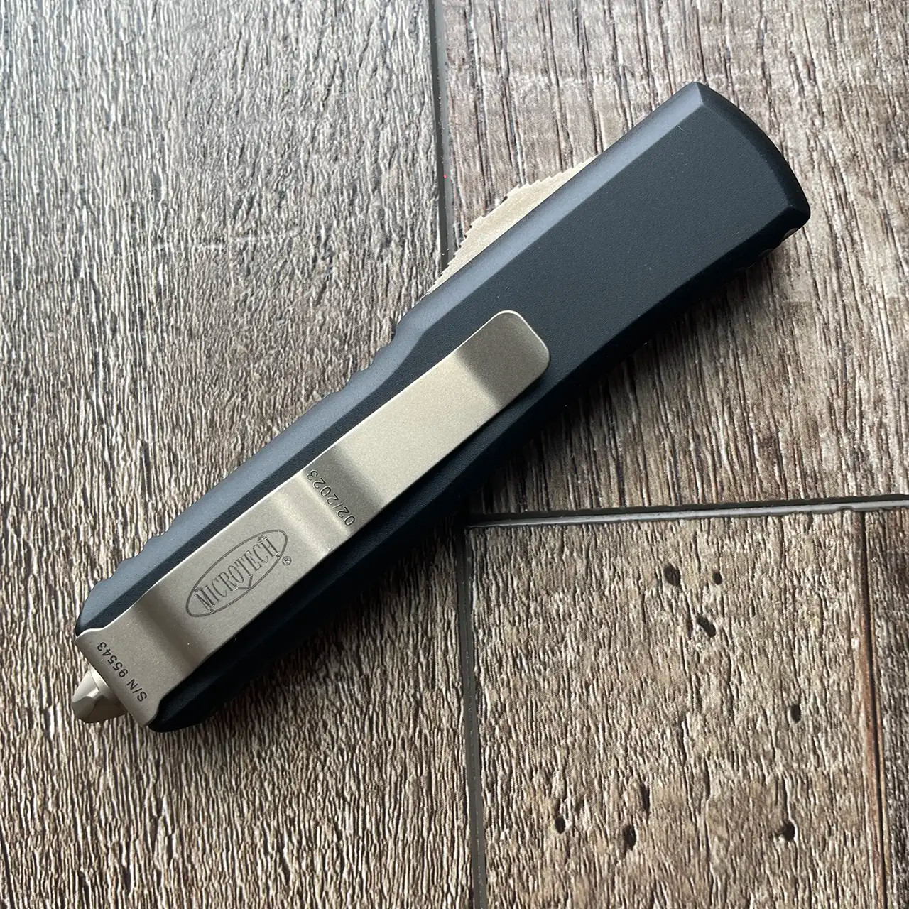Microtech Utx 85 D E Black Bronzed Full Serrated 232 15 American Edge