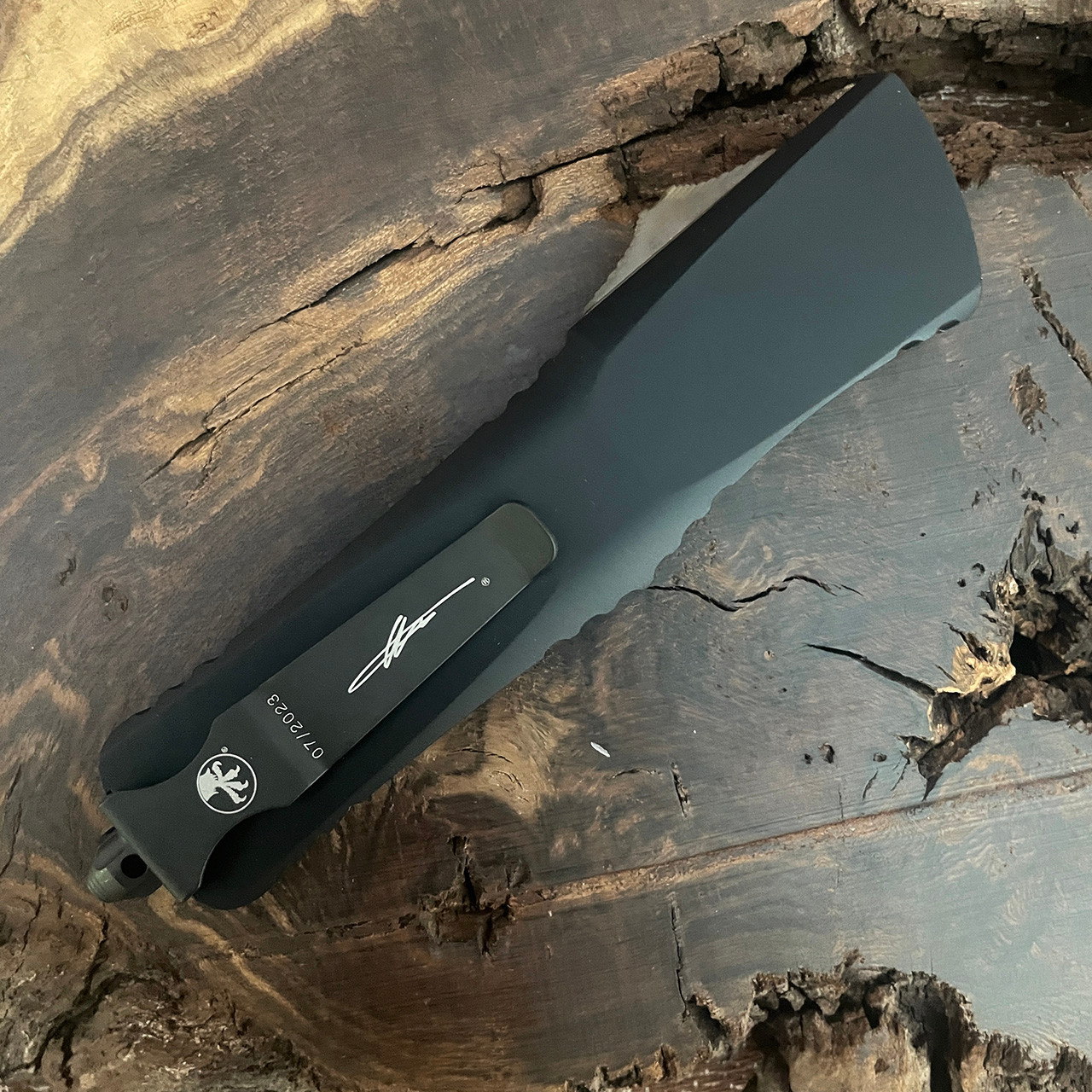 Microtech Combat Troodon De Smooth Ultem Top And Button Dlc Magnacut