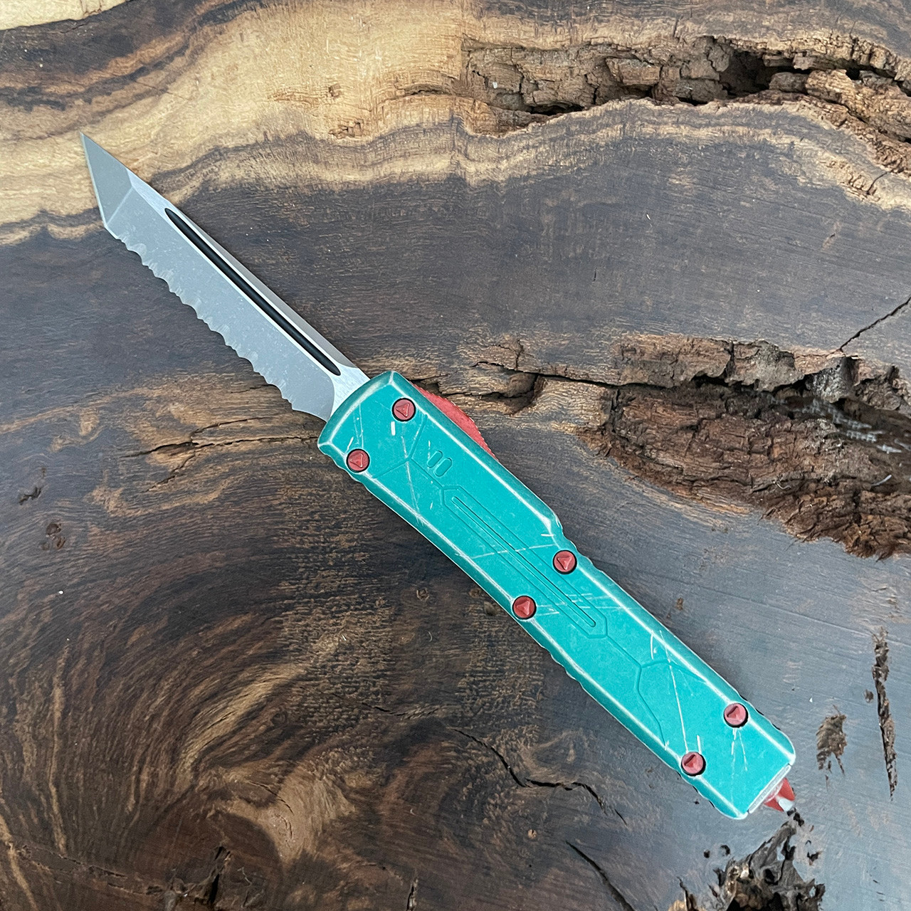 Microtech UTX-70 T/E Bounty Hunter Apocalyptic Full Serrated Signature ...