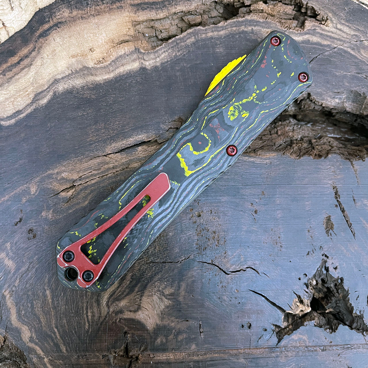 Heretic Knives Manticore X Tanto Bounty Hunter W Camo Carbon Backcover