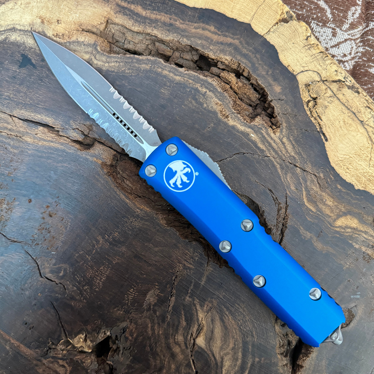 Microtech UTX-85 D/E Blue Apocalyptic Serrated 232-11APBL | American ...