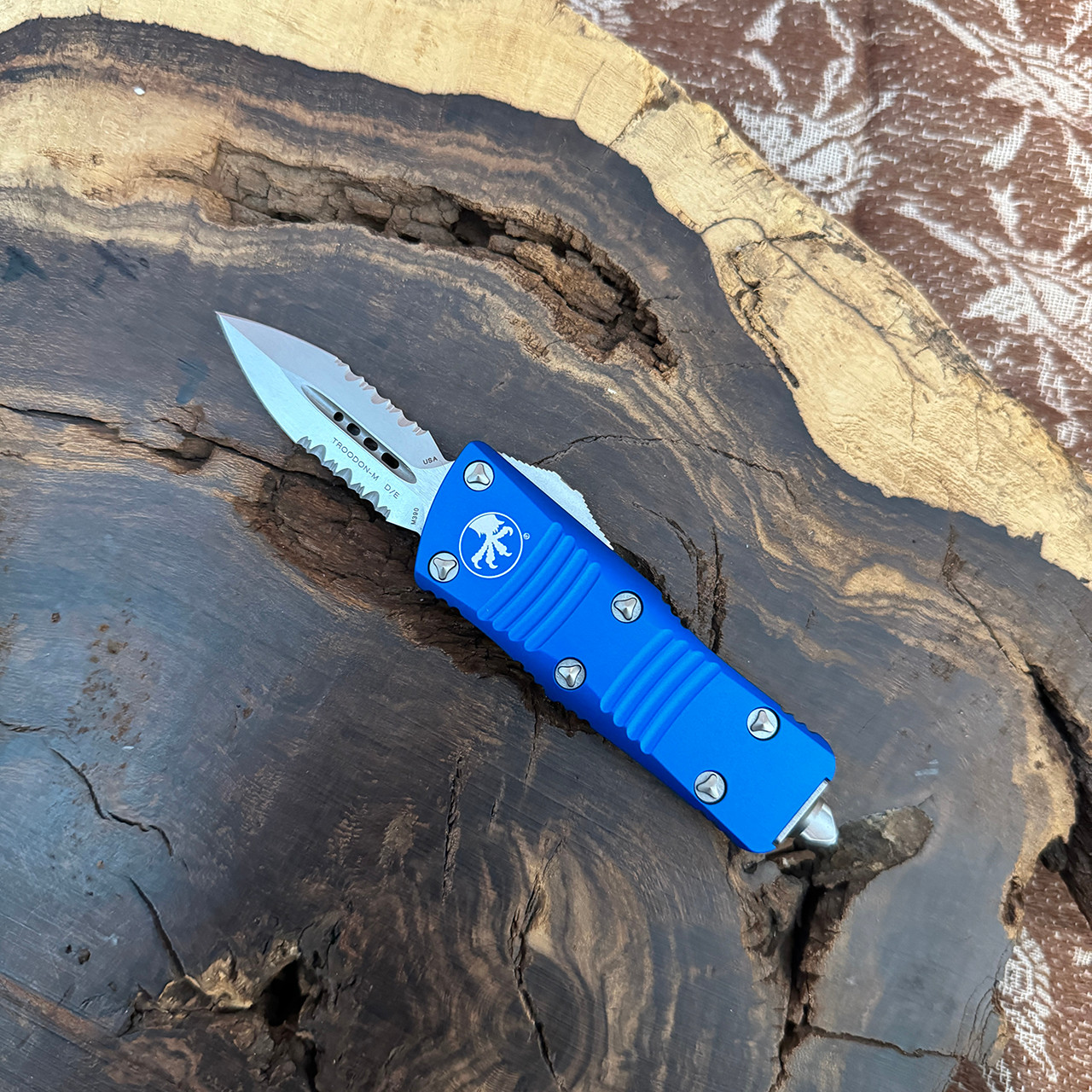 Microtech Mini Troodon D/E Blue Stonewash Serrated 238-11BL | American ...