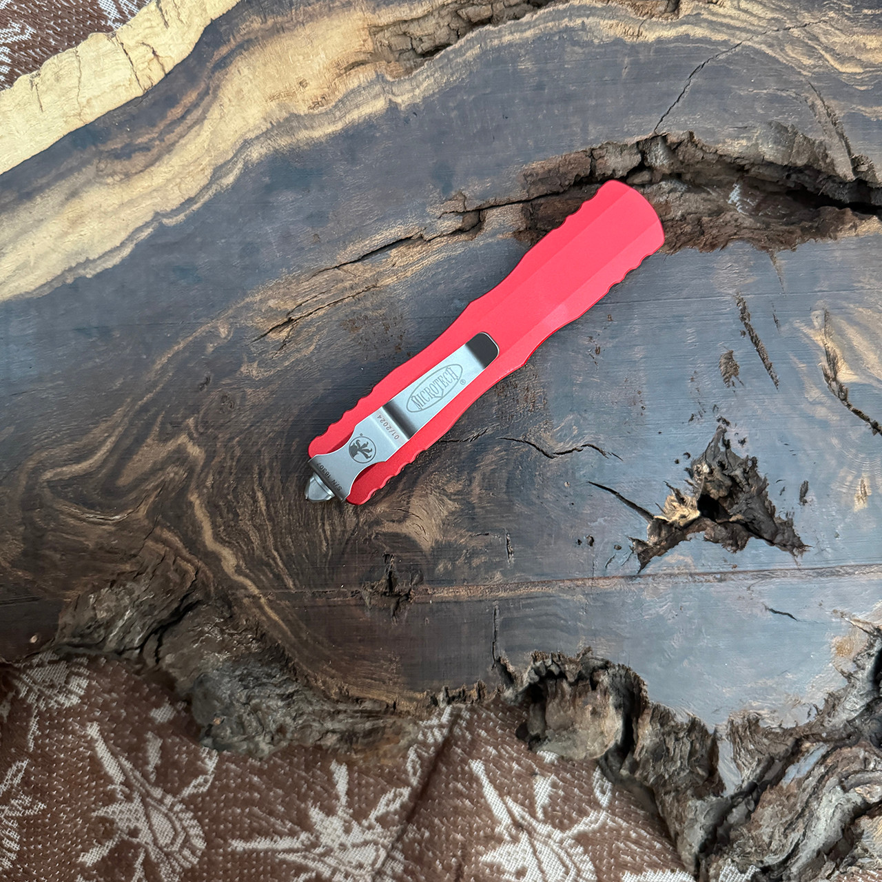 Microtech Dirac D/E Red Satin Standard 225-4RD | American Edge Knives