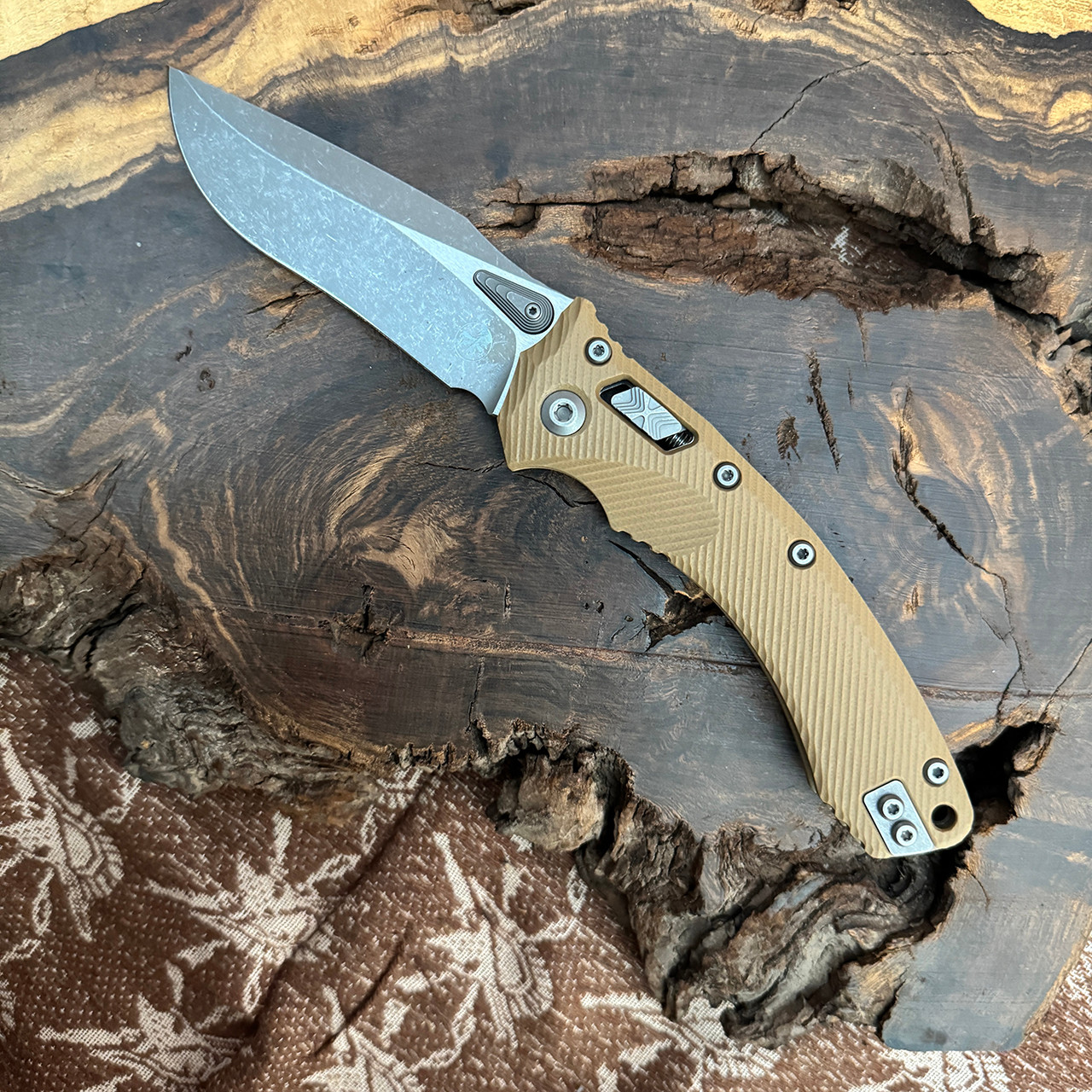 Microtech Amphibian Ram Lok Se Fluted Tan G 10 Apocalyptic Standard