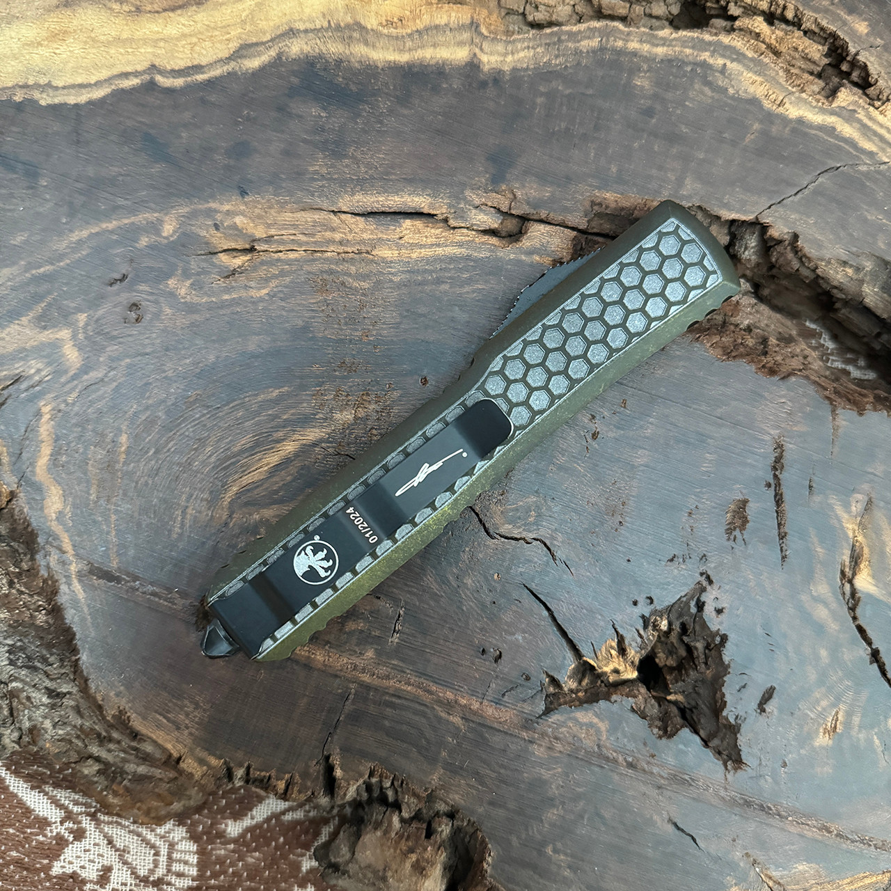 Microtech Ultratech T/E Hex Pattern Weather OD Green Distressed Black ...