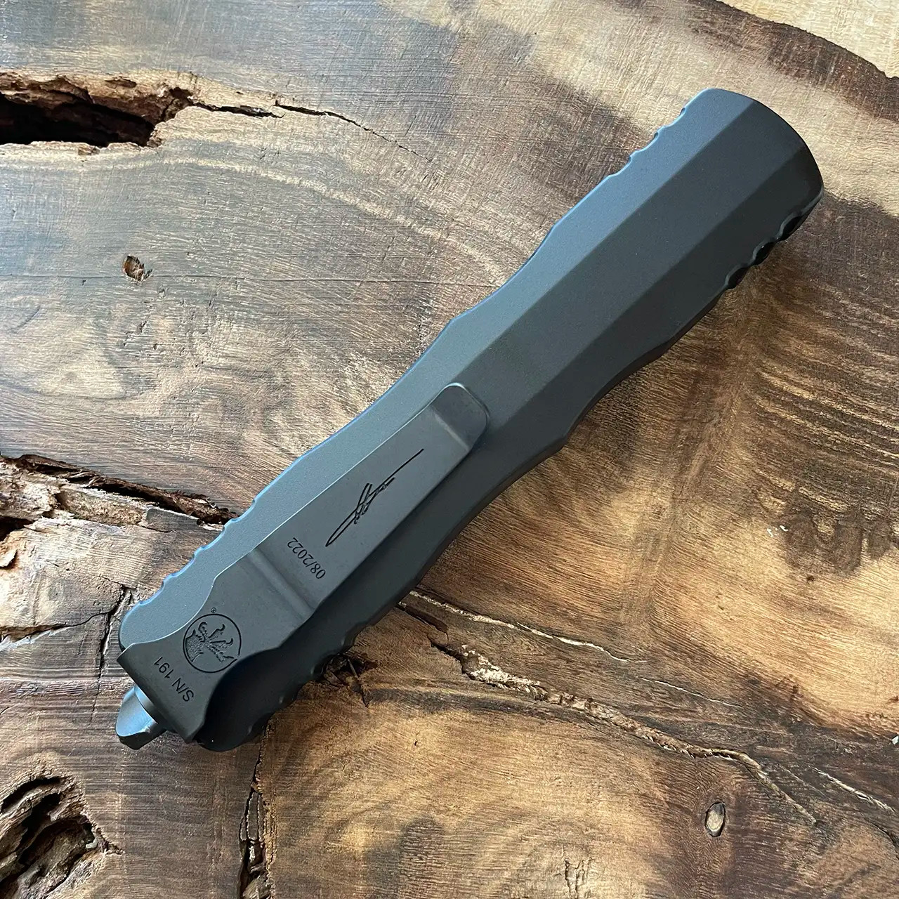 Microtech Dirac Delta D/E Shadow Fully Serrated Signature Series 227 ...