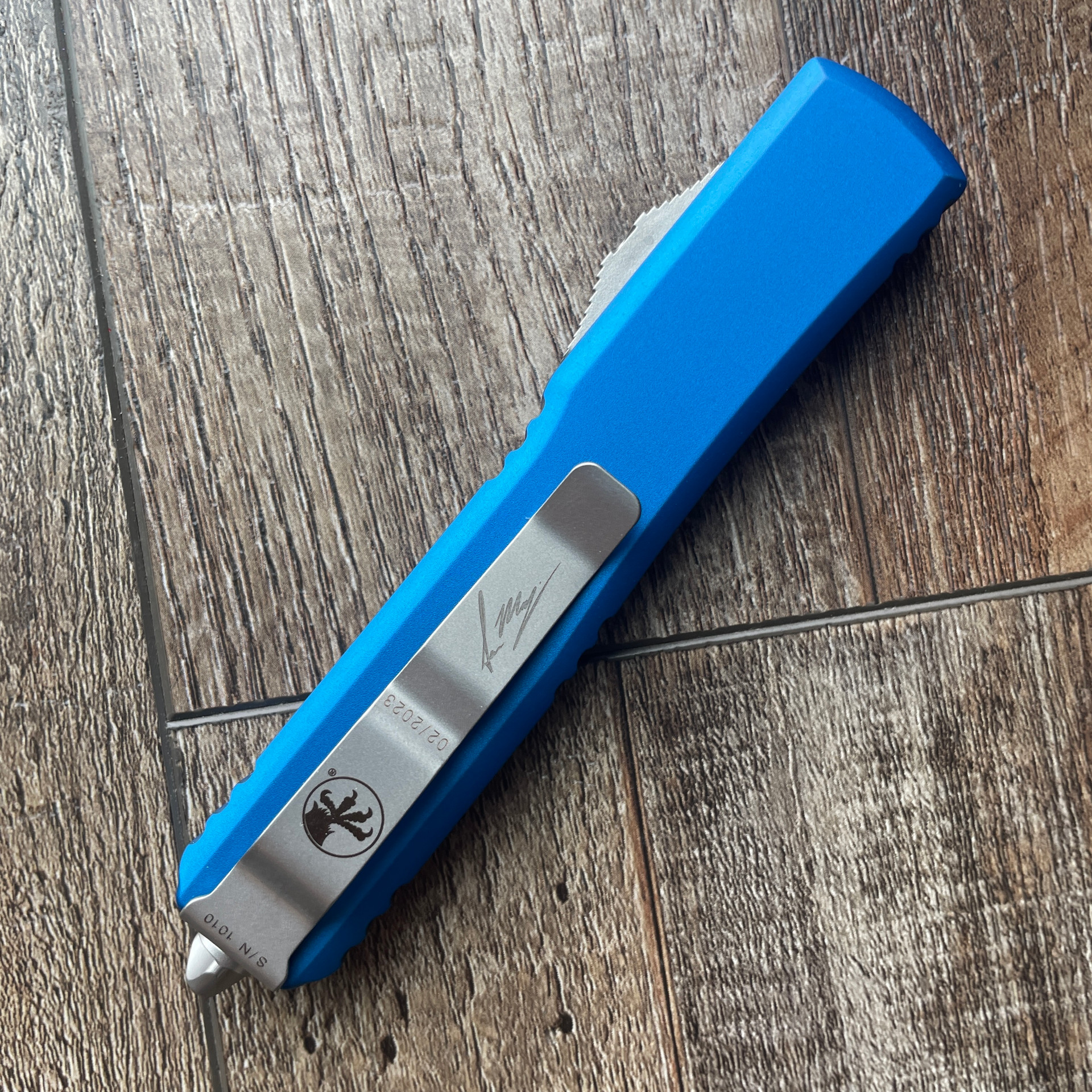 Microtech Ultratech Hellhound Razor Blue Stonewash Standard Signature ...
