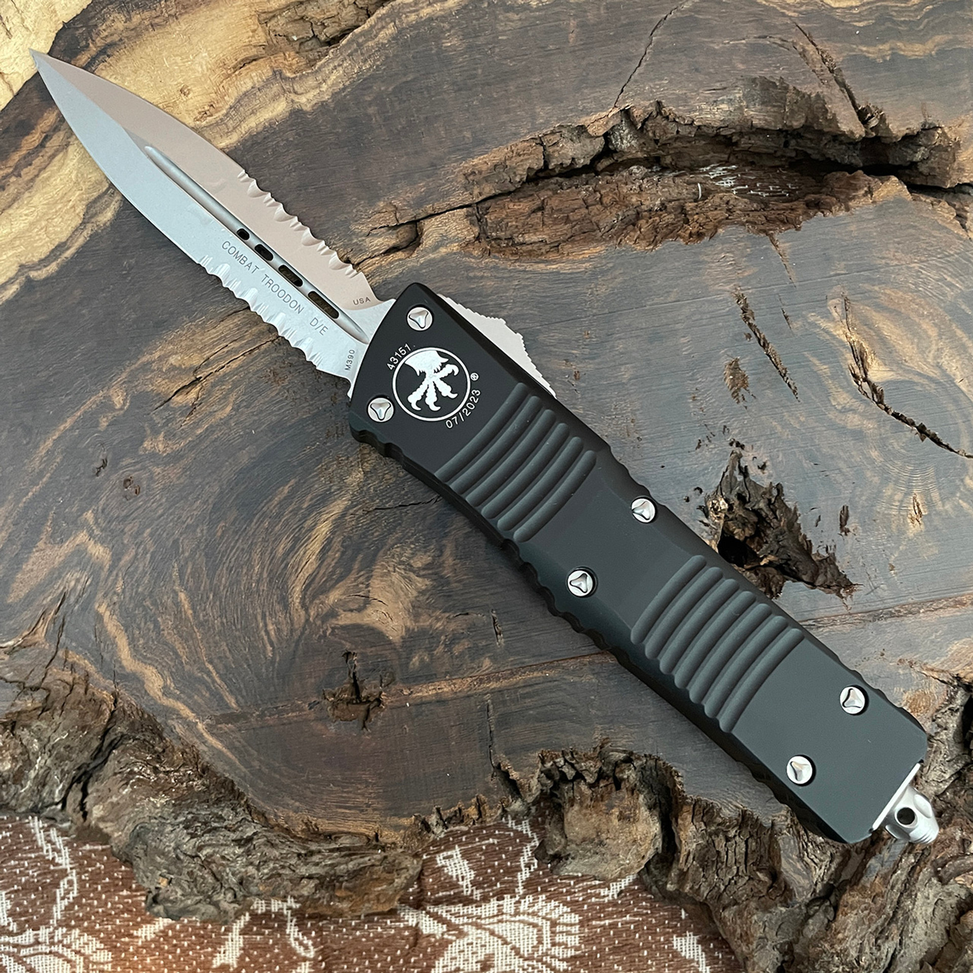 Microtech Combat Troodon De Black Stonewash Partial Serrated 142 11