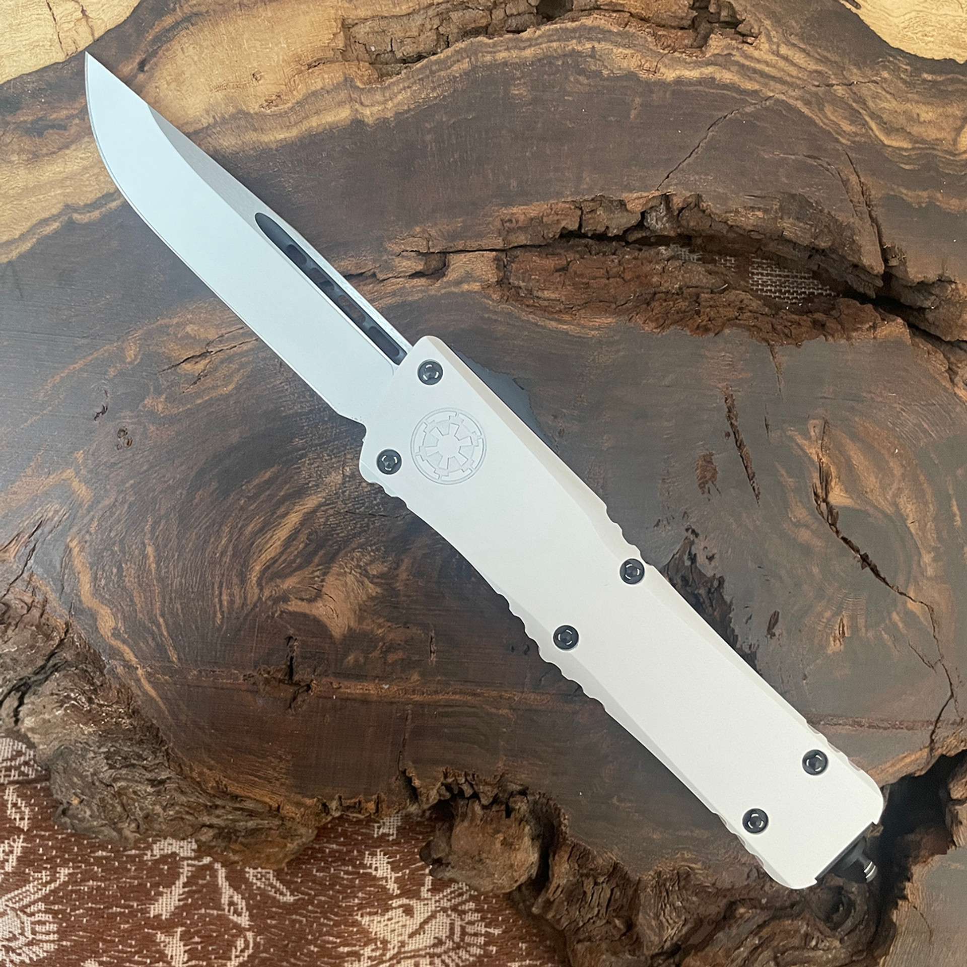 Microtech Combat Troodon Se Stormtrooper Deep Engraved Smooth Chassis