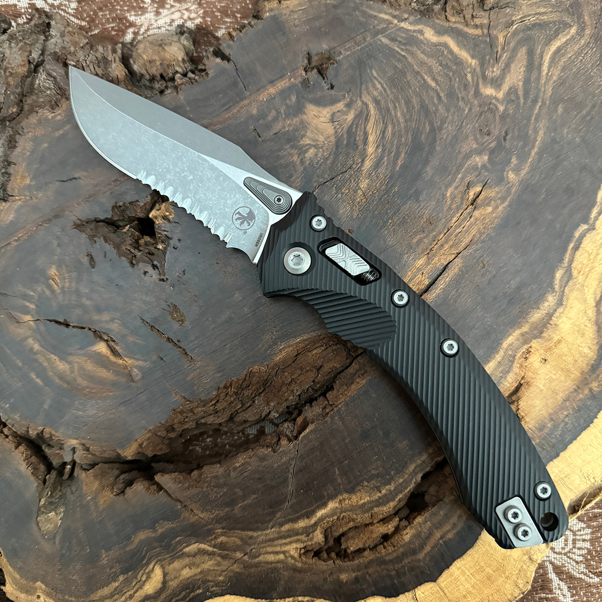 Microtech Amphibian RAM-LOK S/E Fluted Black Apocalyptic Serrated 137RL-11APFL | American Edge ...