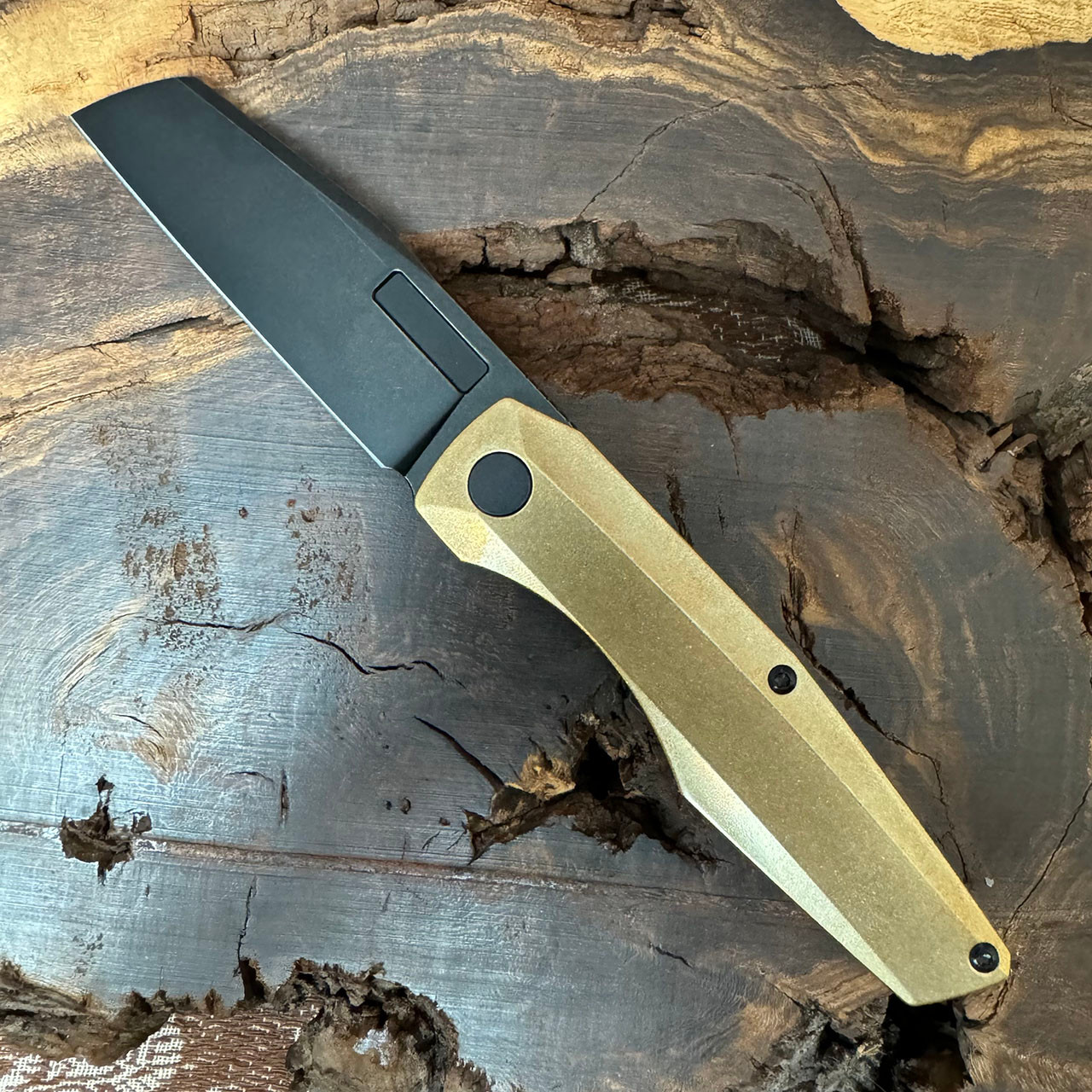 Vero Engineering Axon Liner Lock Brass Handle Blackwashed Blade ...