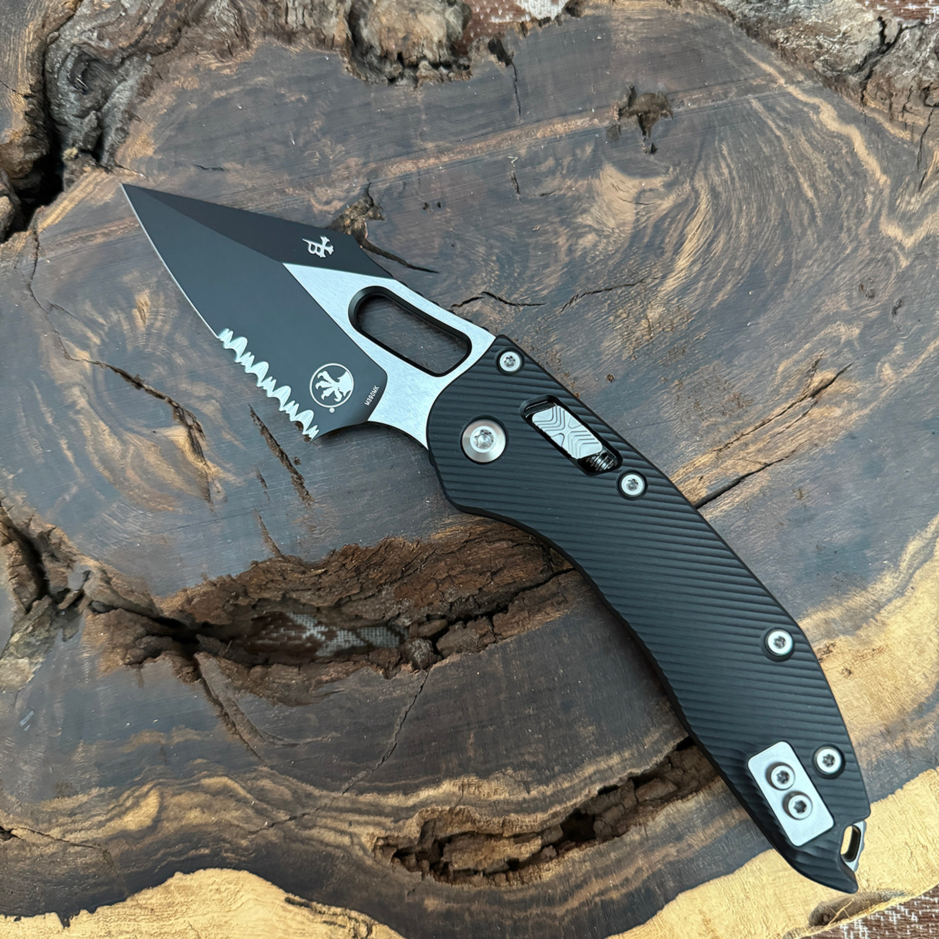 Microtech Borka Stitch Ram Lok Se Fluted Black Aluminum Black Serrated